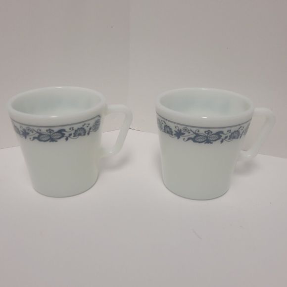Pyrex | Dining | 2 Pyrex Old Town Blue Onion Coffee Mugs Corning Milk ...